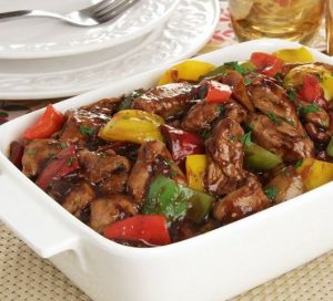 Frango em cubos com pimentão - Coisas de Vó