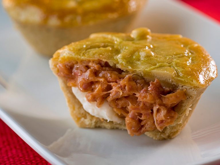 Empadinha de Frango com Requeijão - Coisas de Vó